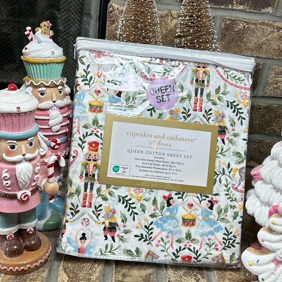 cupcakes & cashmere | Bedding | New Vintage Inspired Christmas Holiday ...